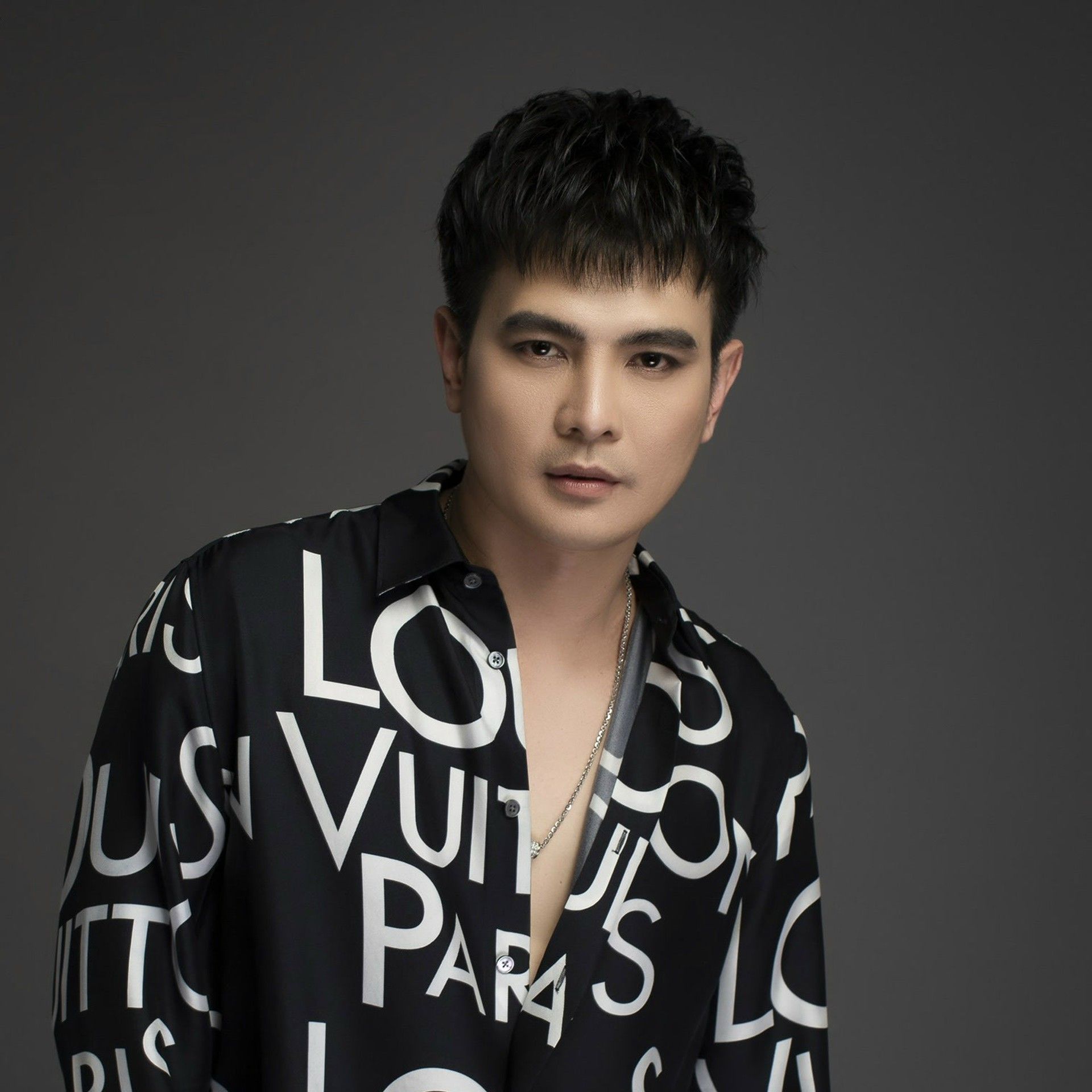 Lâm Hùng | NhacCuaTui