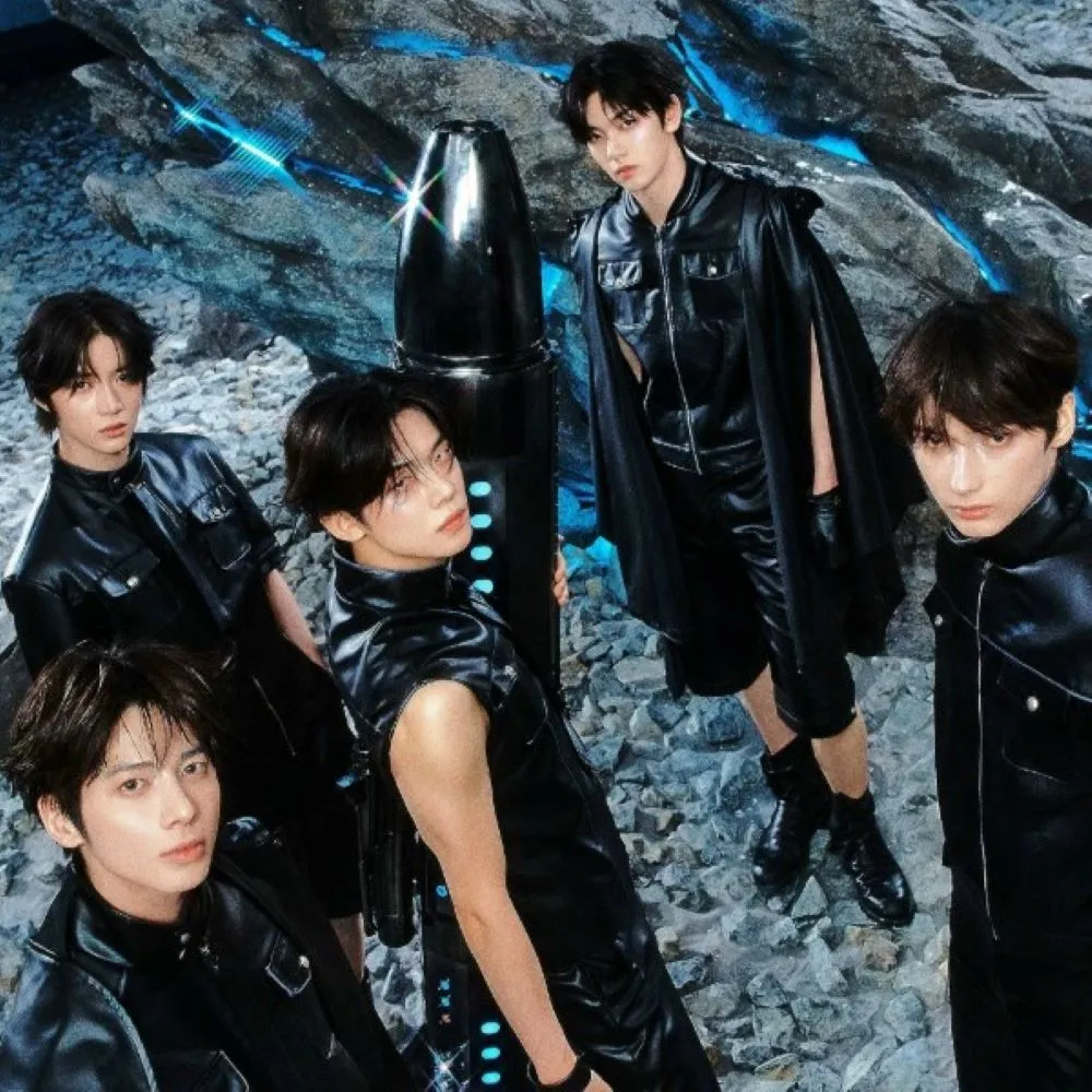 TXT (TOMORROW X TOGETHER) | NhacCuaTui